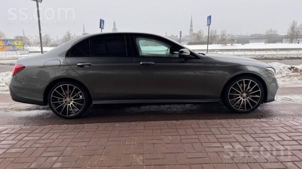 Pelēks Mercedes-Benz E 350 2016 Rīga, ar dzinēja tilpumu 3.00 L un nobraukumu 257 tūkst. km par 18000 €, foto 1 vietnē AUTOMOTO.COM.LV