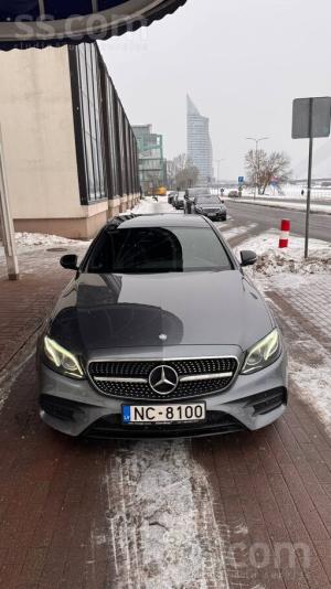 Grey Mercedes-Benz E 350 2016 in Riga, with an engine capacity of 3.00 L and mileage of 257 thousand km for 18000 €, photo 2 on AUTOMOTO.COM.LV