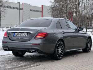 Серый Мерседес E 350 2016 в Рига, объемом двигателя 3.00 л и пробегом 405 тыс. км за 18500 €, фото 4 на AUTOMOTO.COM.LV