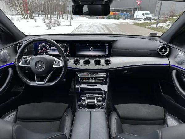 Grey Mercedes-Benz E 350 2016 in Riga, with an engine capacity of 3.00 L and mileage of 405 thousand km for 18500 €, photo 8 on AUTOMOTO.COM.LV