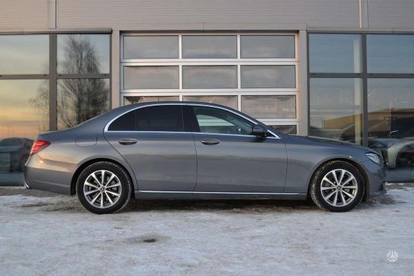Grey Mercedes-Benz E 350 2017 in Vilnius, with an engine capacity of 2.99 L and mileage of 196 thousand km for 23000 €, photo 5 on AUTOMOTO.COM.LV