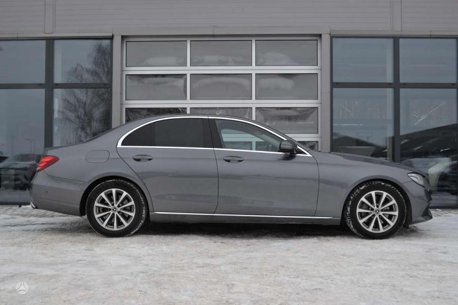Grey Mercedes-Benz E 350 2017 in Vilnius, with an engine capacity of 2.99 L and mileage of 196 thousand km for 23000 €, photo 5 on AUTOMOTO.COM.LV