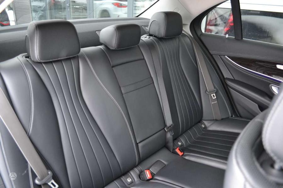 Grey Mercedes-Benz E 350 2017 in Vilnius, with an engine capacity of 2.99 L and mileage of 196 thousand km for 23000 €, photo 25 on AUTOMOTO.COM.LV