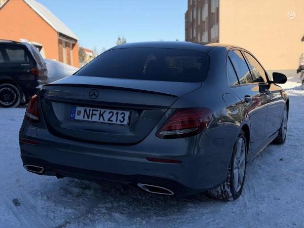 Pelēks Mercedes-Benz E 350 2017 Rokiškis, ar dzinēja tilpumu 2.99 L un nobraukumu 292 tūkst. km par 15450 €, foto 5 vietnē AUTOMOTO.COM.LV