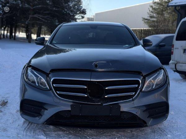 Pelēks Mercedes-Benz E 350 2017 Rokiškis, ar dzinēja tilpumu 2.99 L un nobraukumu 292 tūkst. km par 15450 €, foto 10 vietnē AUTOMOTO.COM.LV