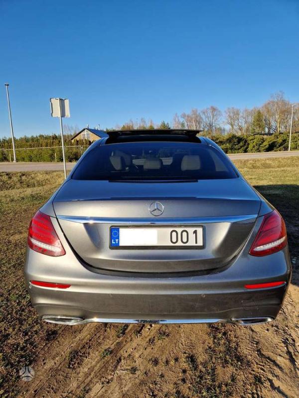 Grey Mercedes-Benz E 350 2017 in Vilnius, with an engine capacity of 2.99 L and mileage of 175 thousand km for 23998 €, photo 5 on AUTOMOTO.COM.LV