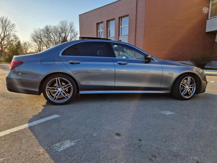 Grey Mercedes-Benz E 350 2017 in Vilnius, with an engine capacity of 2.99 L and mileage of 175 thousand km for 23998 €, photo 6 on AUTOMOTO.COM.LV