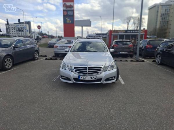 Pelēks Mercedes-Benz E 350 2009 Viļņa, ar dzinēja tilpumu 3.00 L un nobraukumu 264 tūkst. km par 7000 €, foto 3 vietnē AUTOMOTO.COM.LV
