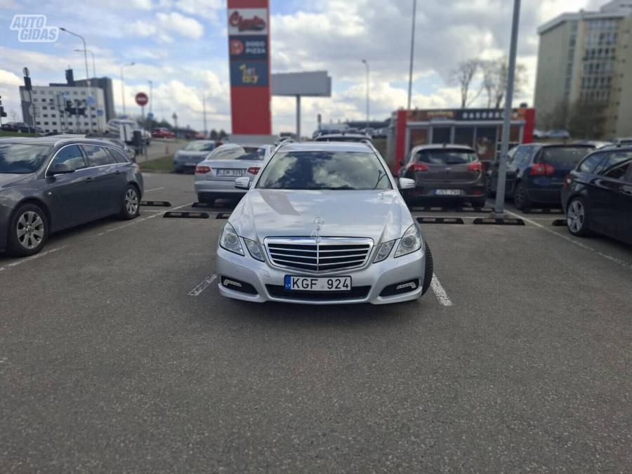 Pelēks Mercedes-Benz E 350 2009 Viļņa, ar dzinēja tilpumu 3.00 L un nobraukumu 264 tūkst. km par 7000 €, foto 4 vietnē AUTOMOTO.COM.LV