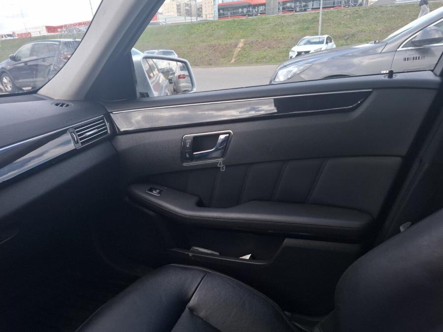 Pelēks Mercedes-Benz E 350 2009 Viļņa, ar dzinēja tilpumu 3.00 L un nobraukumu 264 tūkst. km par 7000 €, foto 9 vietnē AUTOMOTO.COM.LV