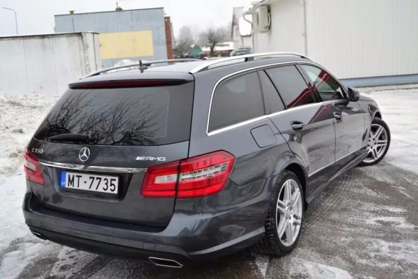 Pelēks Mercedes-Benz E 350 2009 Jēkabpils, ar dzinēja tilpumu 3.00 L un nobraukumu 291 tūkst. km par 9300 €, foto 2 vietnē AUTOMOTO.COM.LV