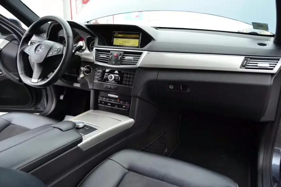 Grey Mercedes-Benz E 350 2009 in Jekabpils, with an engine capacity of 3.00 L and mileage of 291 thousand km for 9300 €, photo 11 on AUTOMOTO.COM.LV