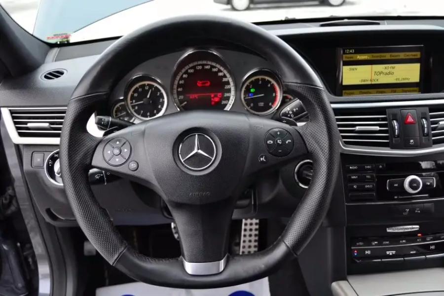 Grey Mercedes-Benz E 350 2009 in Jekabpils, with an engine capacity of 3.00 L and mileage of 291 thousand km for 9300 €, photo 15 on AUTOMOTO.COM.LV