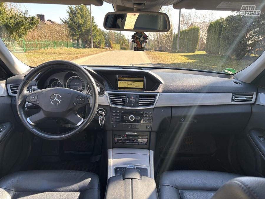 Pelēks Mercedes-Benz E 350 2010 Utena, ar dzinēja tilpumu 3.00 L un nobraukumu 319 tūkst. km par 5650 €, foto 12 vietnē AUTOMOTO.COM.LV