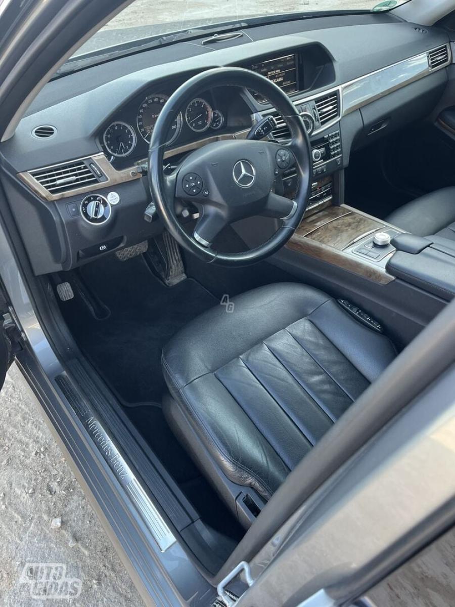 Pelēks Mercedes-Benz E 350 2010 Šakiai, ar dzinēja tilpumu 3.00 L un nobraukumu 285 tūkst. km par 6500 €, foto 19 vietnē AUTOMOTO.COM.LV