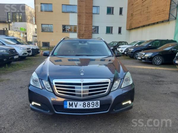 Grey Mercedes-Benz E 350 2010 in Daugavpils, with an engine capacity of 3.00 L and mileage of 0 thousand km for 9950 €, photo 2 on AUTOMOTO.COM.LV