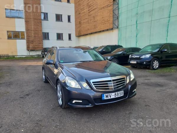 Grey Mercedes-Benz E 350 2010 in Daugavpils, with an engine capacity of 3.00 L and mileage of 0 thousand km for 9950 €, photo 3 on AUTOMOTO.COM.LV