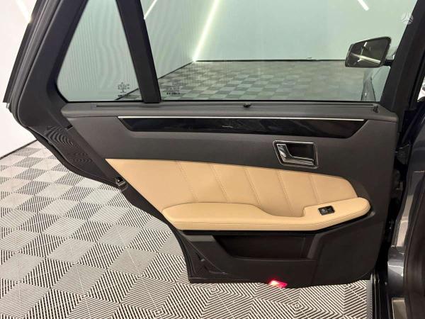 Grey Mercedes-Benz E 350 2010 in Marijampole, with an engine capacity of 2.99 L and mileage of 267 thousand km for 9450 €, photo 5 on AUTOMOTO.COM.LV