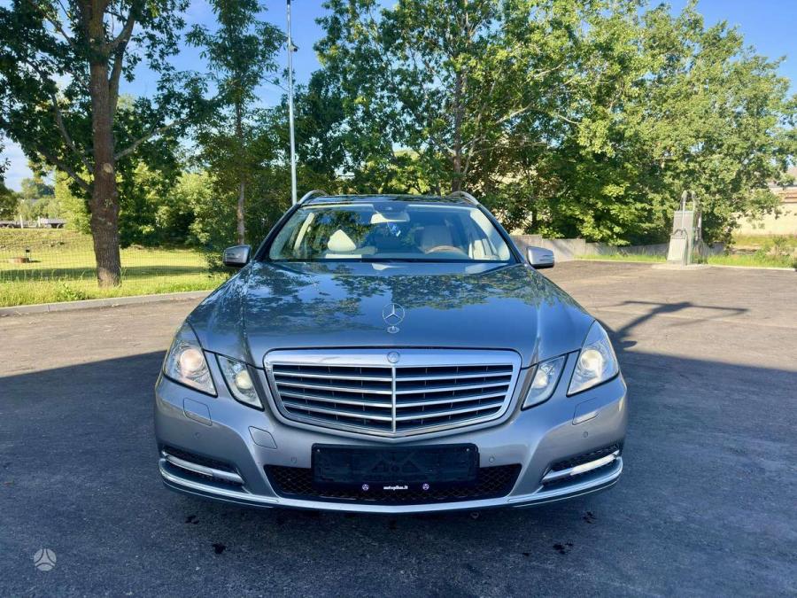 Pelēks Mercedes-Benz E 350 2010 Šauļi, ar dzinēja tilpumu 2.99 L un nobraukumu 268 tūkst. km par 6650 €, foto 4 vietnē AUTOMOTO.COM.LV