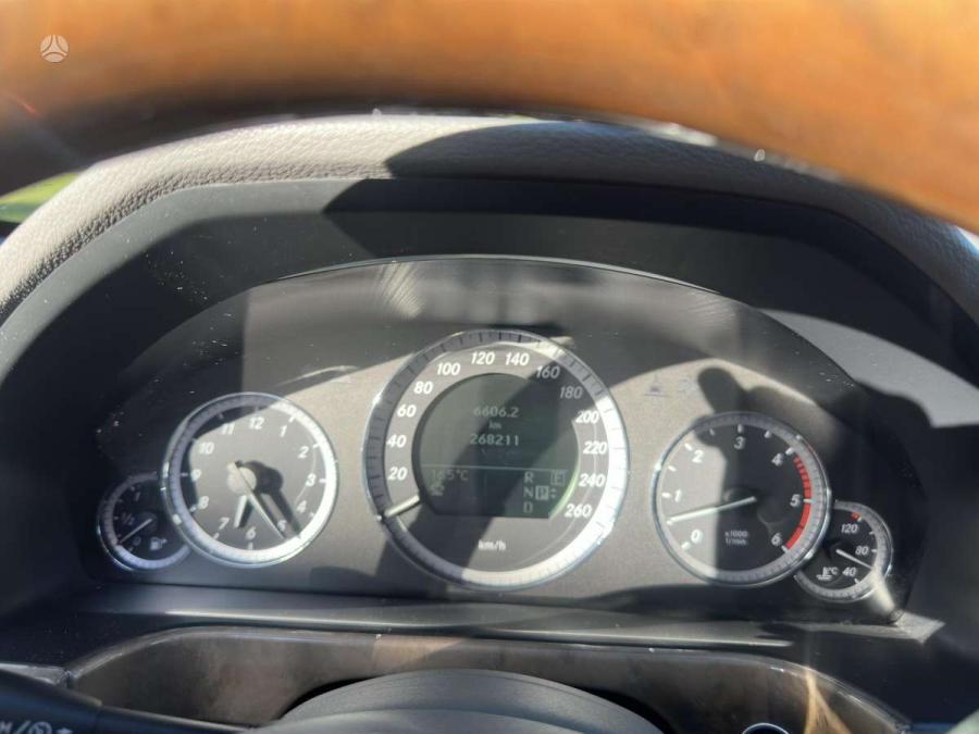 Pelēks Mercedes-Benz E 350 2010 Šauļi, ar dzinēja tilpumu 2.99 L un nobraukumu 268 tūkst. km par 6650 €, foto 21 vietnē AUTOMOTO.COM.LV