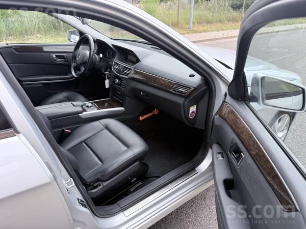 Pelēks Mercedes-Benz E 350 2010 Daugavpils, ar dzinēja tilpumu 3.00 L un nobraukumu 301 tūkst. km par 7290 €, foto 9 vietnē AUTOMOTO.COM.LV