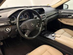 Grey Mercedes-Benz E 350 2010 in Marijampole, with an engine capacity of 2.99 L and mileage of 267 thousand km for 8999 €, photo 3 on AUTOMOTO.COM.LV