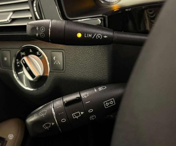 Grey Mercedes-Benz E 350 2010 in Marijampole, with an engine capacity of 2.99 L and mileage of 267 thousand km for 8999 €, photo 4 on AUTOMOTO.COM.LV