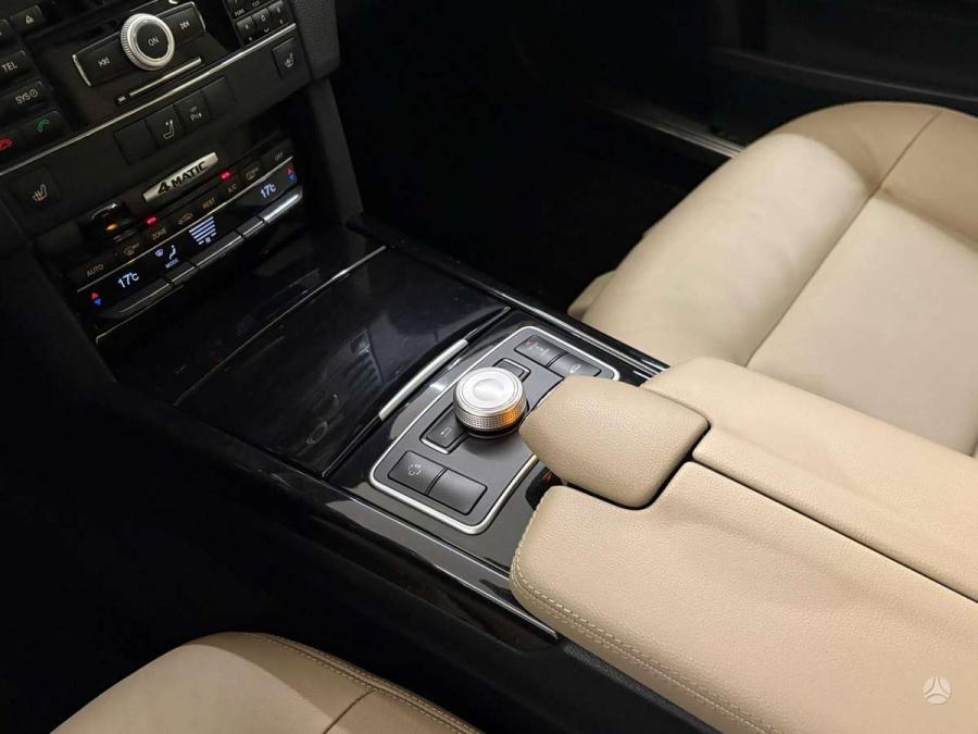 Grey Mercedes-Benz E 350 2010 in Marijampole, with an engine capacity of 2.99 L and mileage of 267 thousand km for 8999 €, photo 10 on AUTOMOTO.COM.LV