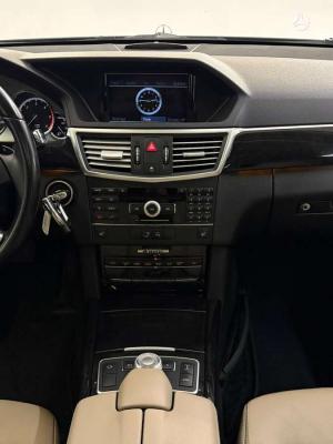Grey Mercedes-Benz E 350 2010 in Marijampole, with an engine capacity of 2.99 L and mileage of 267 thousand km for 8999 €, photo 20 on AUTOMOTO.COM.LV