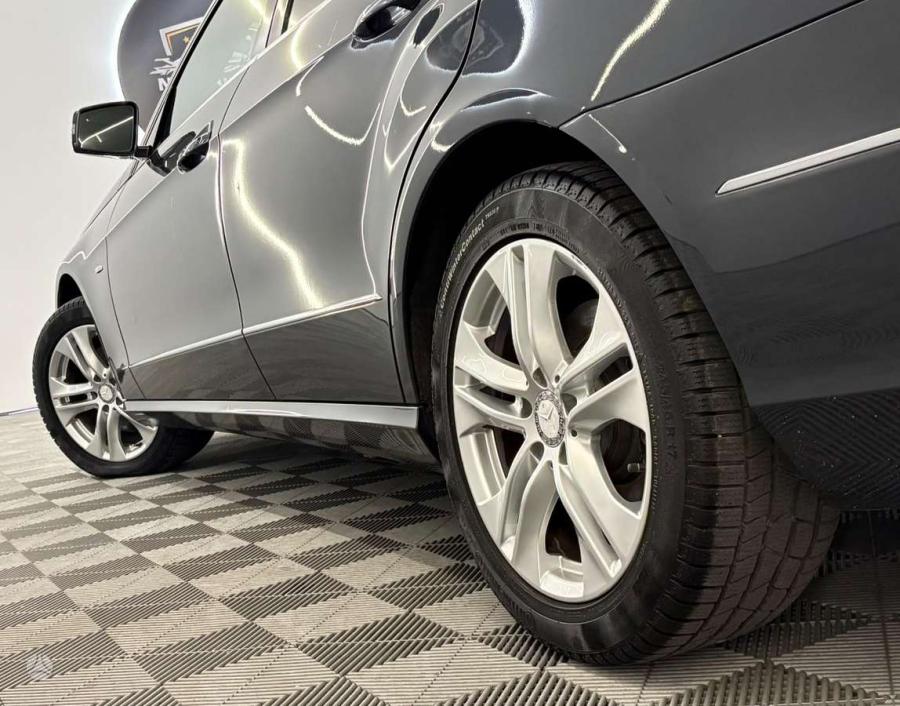 Grey Mercedes-Benz E 350 2010 in Marijampole, with an engine capacity of 2.99 L and mileage of 267 thousand km for 8999 €, photo 24 on AUTOMOTO.COM.LV