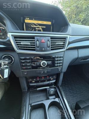 Pelēks Mercedes-Benz E 350 2010 Rīga, ar dzinēja tilpumu 3.00 L un nobraukumu 290 tūkst. km par 7150 €, foto 14 vietnē AUTOMOTO.COM.LV