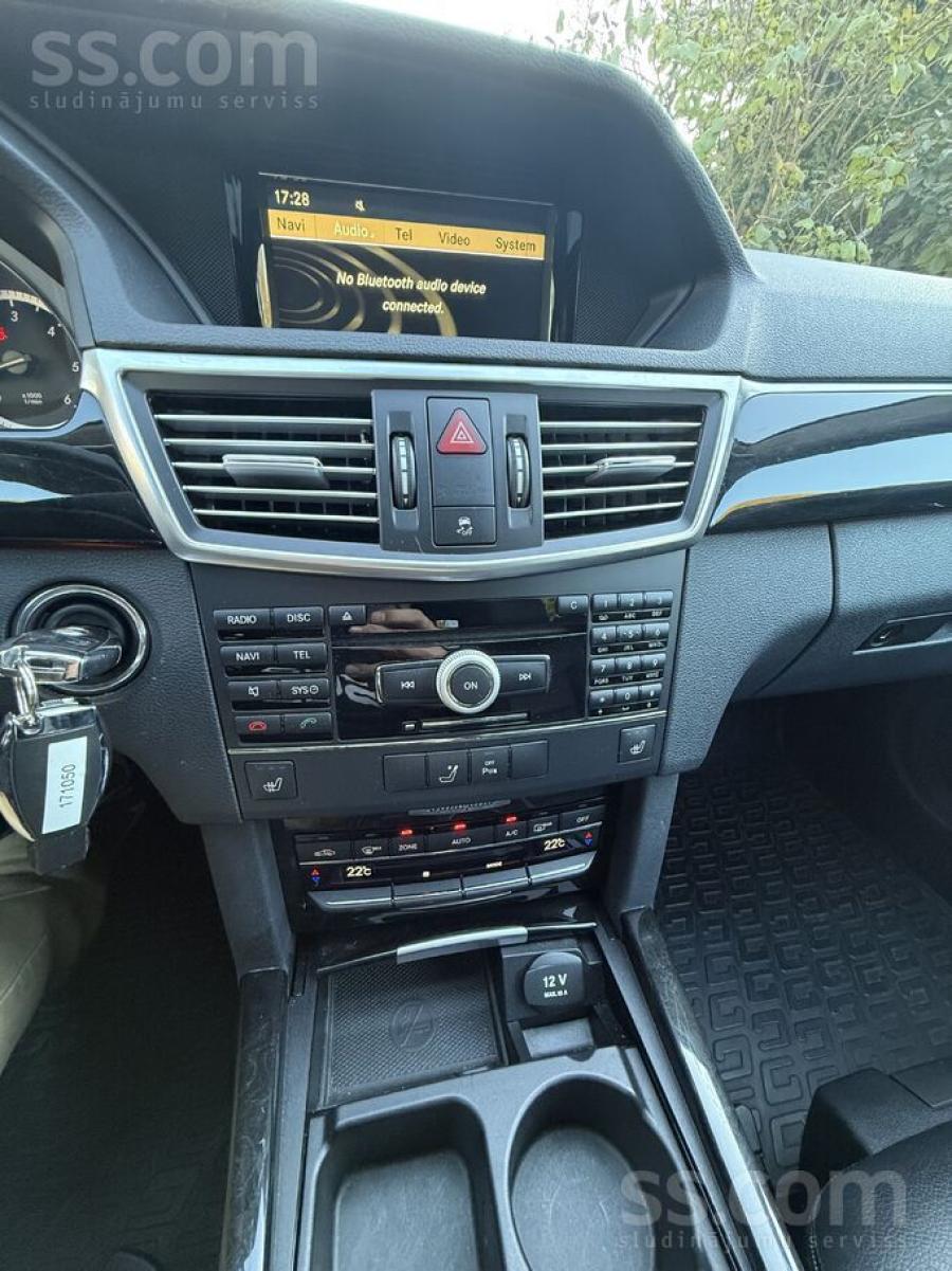 Pelēks Mercedes-Benz E 350 2010 Rīga, ar dzinēja tilpumu 3.00 L un nobraukumu 290 tūkst. km par 7150 €, foto 14 vietnē AUTOMOTO.COM.LV