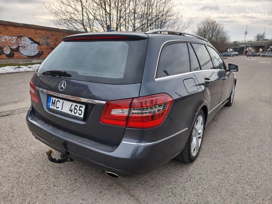 Pelēks Mercedes-Benz E 350 2011 Šauļi, ar dzinēja tilpumu 3.00 L un nobraukumu 297 tūkst. km par 6100 €, foto 5 vietnē AUTOMOTO.COM.LV