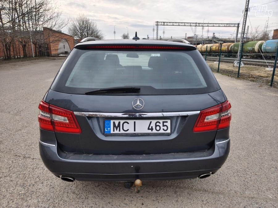 Pelēks Mercedes-Benz E 350 2011 Šauļi, ar dzinēja tilpumu 3.00 L un nobraukumu 297 tūkst. km par 6100 €, foto 6 vietnē AUTOMOTO.COM.LV
