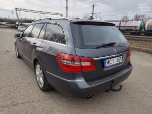 Pelēks Mercedes-Benz E 350 2011 Šauļi, ar dzinēja tilpumu 3.00 L un nobraukumu 297 tūkst. km par 6100 €, foto 7 vietnē AUTOMOTO.COM.LV