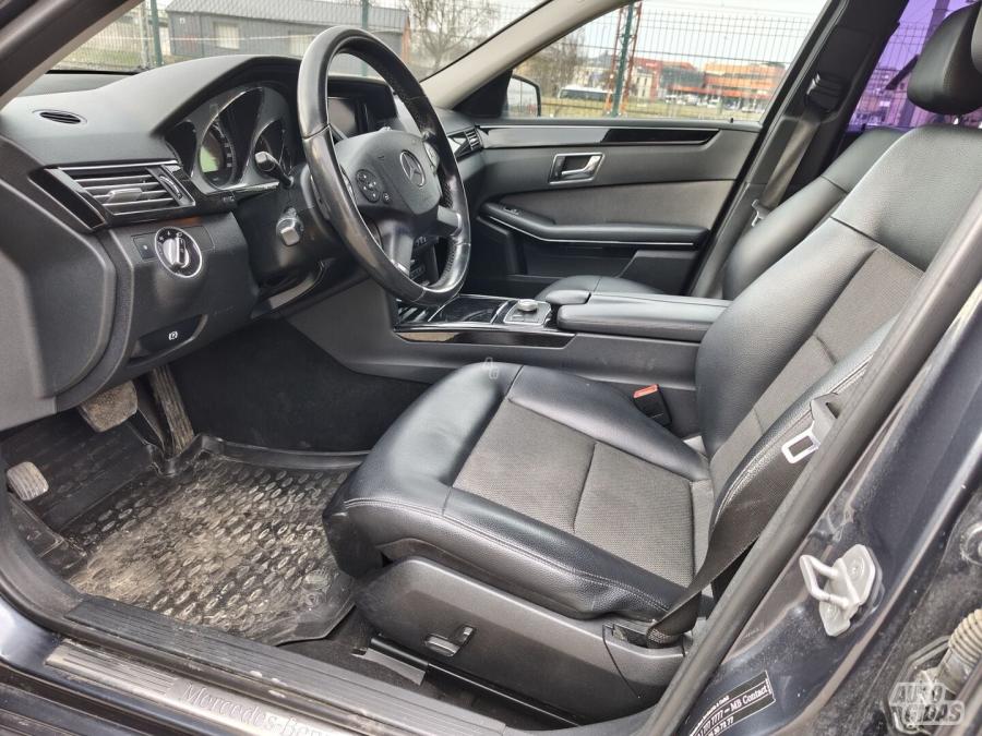 Pelēks Mercedes-Benz E 350 2011 Šauļi, ar dzinēja tilpumu 3.00 L un nobraukumu 297 tūkst. km par 6100 €, foto 10 vietnē AUTOMOTO.COM.LV
