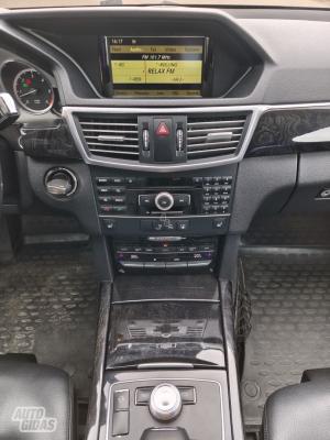 Pelēks Mercedes-Benz E 350 2011 Šauļi, ar dzinēja tilpumu 3.00 L un nobraukumu 297 tūkst. km par 6100 €, foto 13 vietnē AUTOMOTO.COM.LV