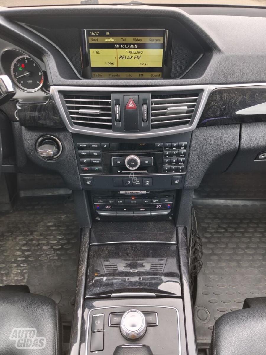 Pelēks Mercedes-Benz E 350 2011 Šauļi, ar dzinēja tilpumu 3.00 L un nobraukumu 297 tūkst. km par 6100 €, foto 13 vietnē AUTOMOTO.COM.LV