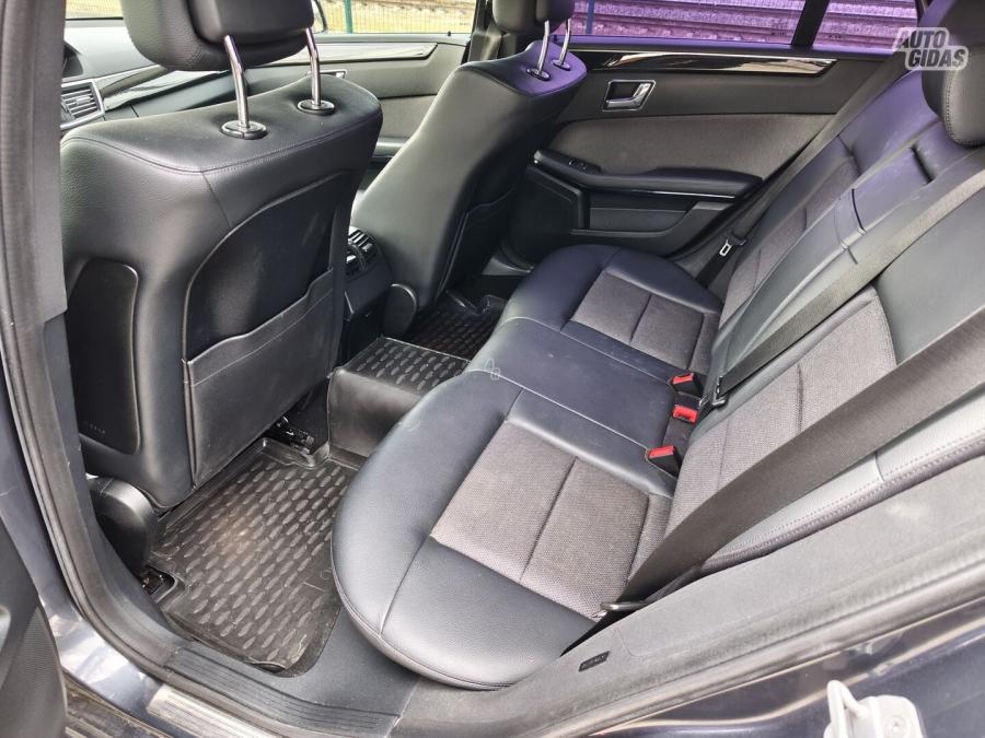 Pelēks Mercedes-Benz E 350 2011 Šauļi, ar dzinēja tilpumu 3.00 L un nobraukumu 297 tūkst. km par 6100 €, foto 16 vietnē AUTOMOTO.COM.LV