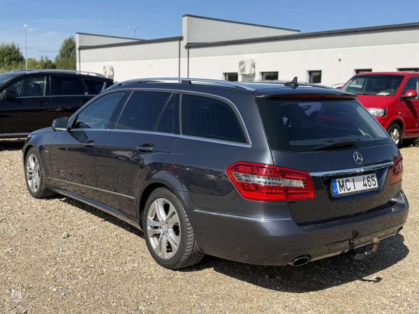 Pelēks Mercedes-Benz E 350 2011 Šauļi, ar dzinēja tilpumu 2.99 L un nobraukumu 297 tūkst. km par 5800 €, foto 9 vietnē AUTOMOTO.COM.LV