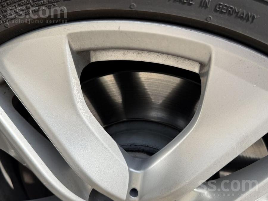 Grey Mercedes-Benz E 350 2011 in Rezekne, with an engine capacity of 3.00 L and mileage of 284 thousand km for 6490 €, photo 22 on AUTOMOTO.COM.LV