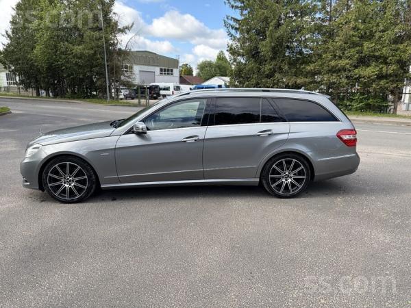 Pelēks Mercedes-Benz E 350 2012 Ogre, ar dzinēja tilpumu 3.00 L un nobraukumu 0 tūkst. km par 8990 €, foto 2 vietnē AUTOMOTO.COM.LV