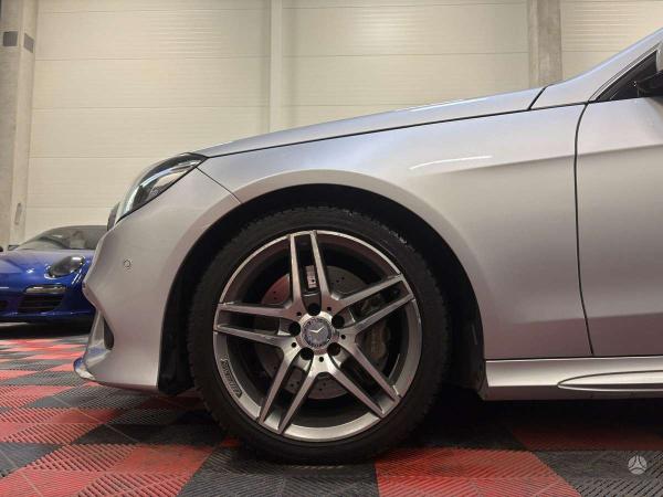 Grey Mercedes-Benz E 350 2015 in Vilnius, with an engine capacity of 2.99 L and mileage of 226 thousand km for 13000 €, photo 9 on AUTOMOTO.COM.LV