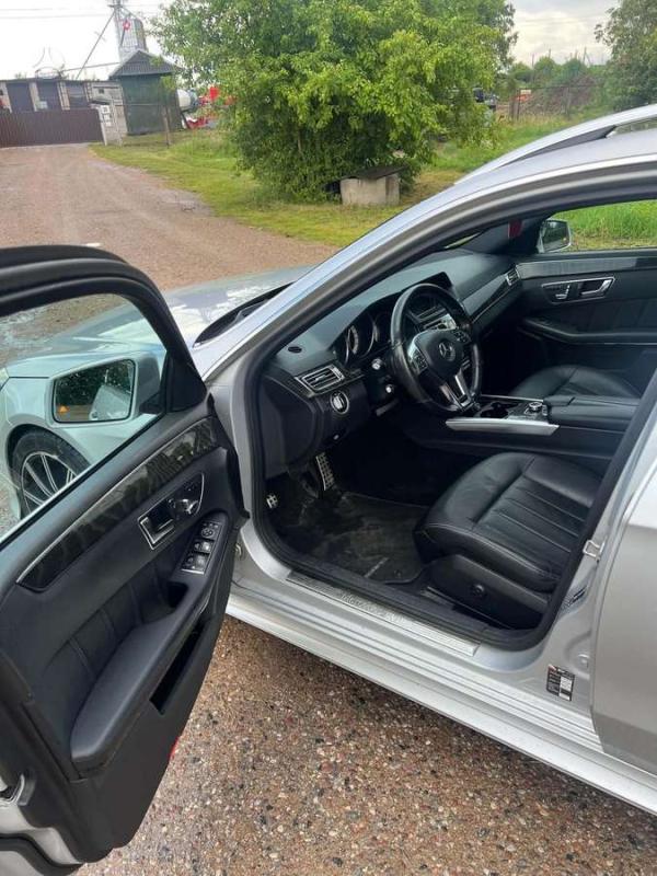 Grey Mercedes-Benz E 350 2016 in Kaunas, with an engine capacity of 2.99 L and mileage of 402 thousand km for 12000 €, photo 7 on AUTOMOTO.COM.LV