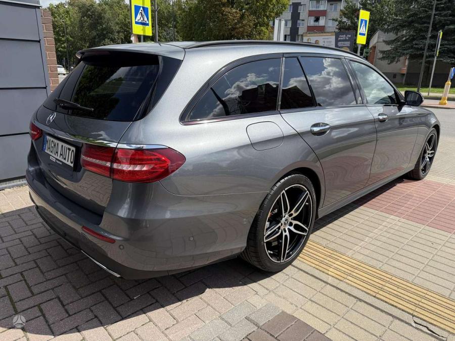 Grey Mercedes-Benz E 350 2017 in Marijampole, with an engine capacity of 2.99 L and mileage of 183 thousand km for 18999 €, photo 5 on AUTOMOTO.COM.LV