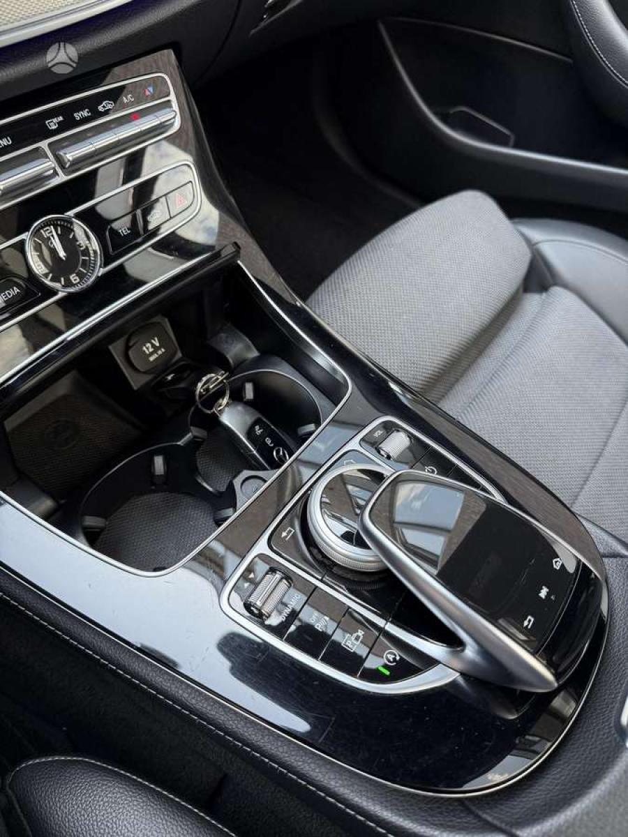 Grey Mercedes-Benz E 350 2017 in Marijampole, with an engine capacity of 2.99 L and mileage of 183 thousand km for 18999 €, photo 23 on AUTOMOTO.COM.LV