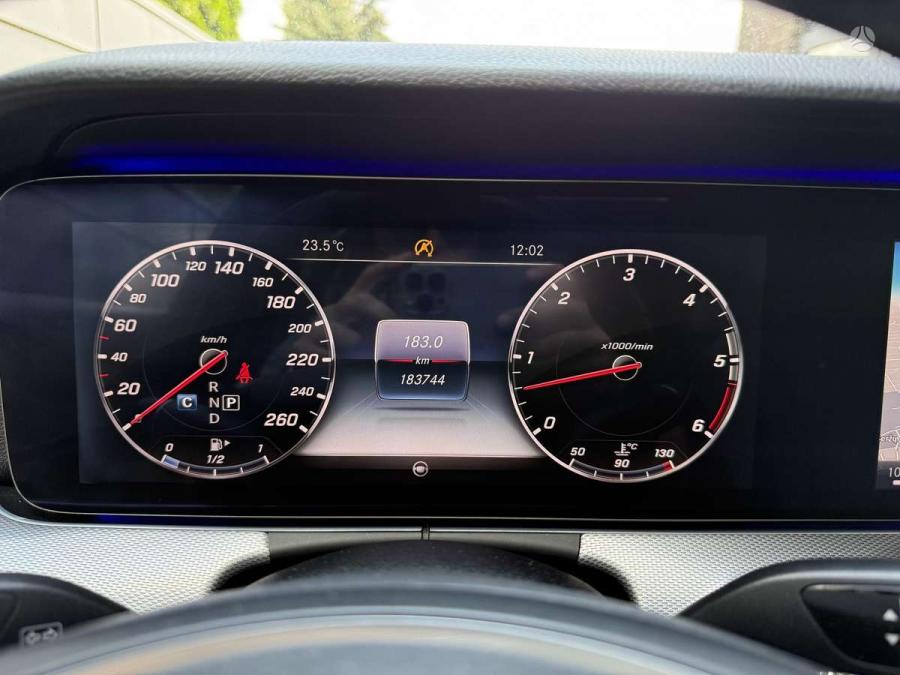 Grey Mercedes-Benz E 350 2017 in Marijampole, with an engine capacity of 2.99 L and mileage of 183 thousand km for 18999 €, photo 25 on AUTOMOTO.COM.LV