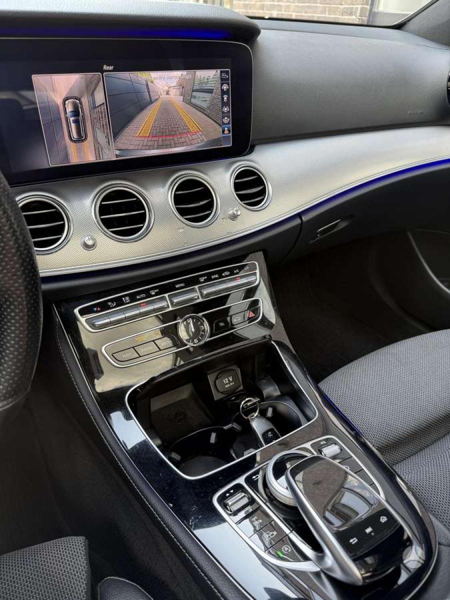 Grey Mercedes-Benz E 350 2017 in Marijampole, with an engine capacity of 2.99 L and mileage of 183 thousand km for 18999 €, photo 33 on AUTOMOTO.COM.LV