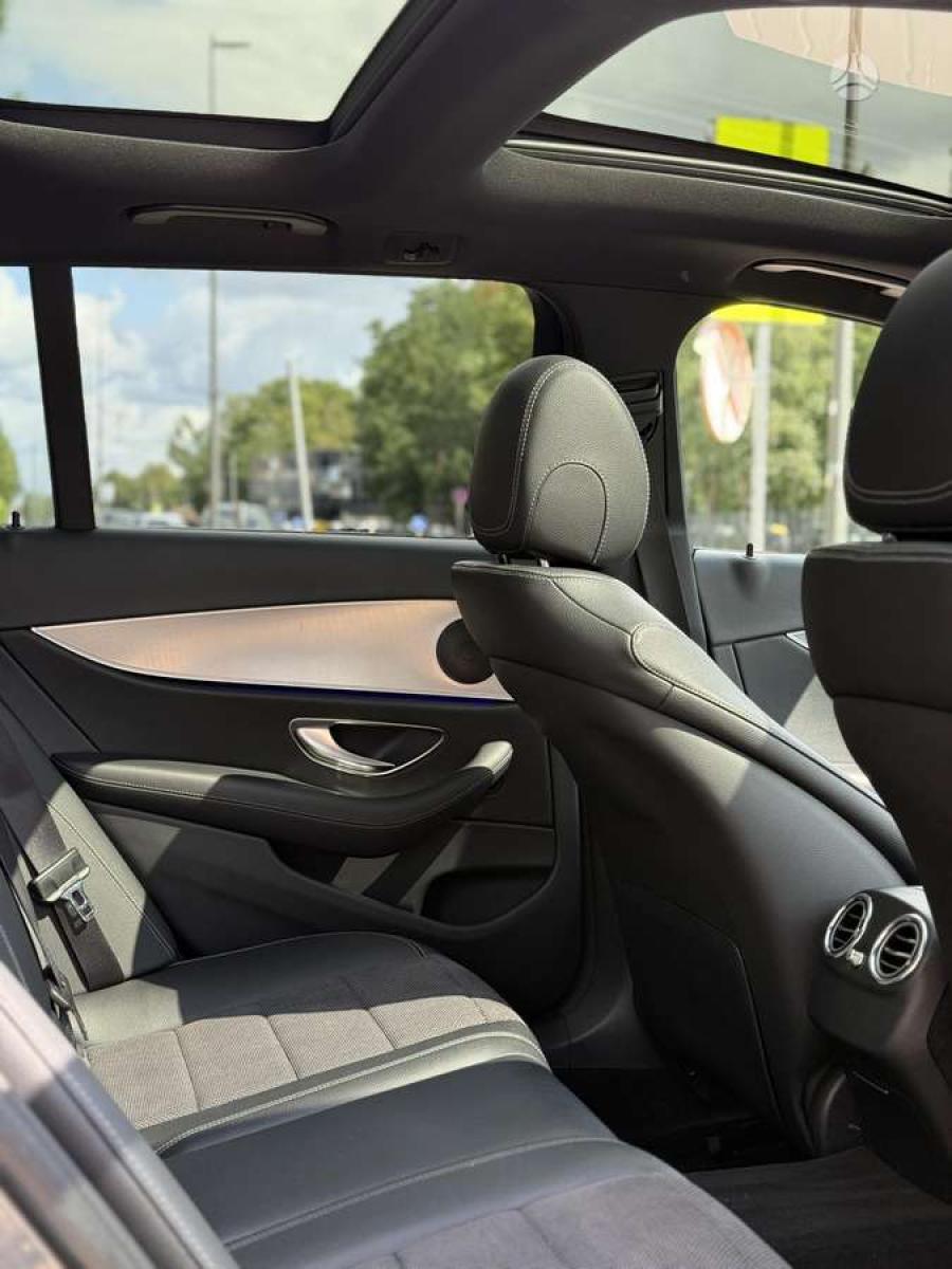 Grey Mercedes-Benz E 350 2017 in Marijampole, with an engine capacity of 2.99 L and mileage of 183 thousand km for 18999 €, photo 36 on AUTOMOTO.COM.LV