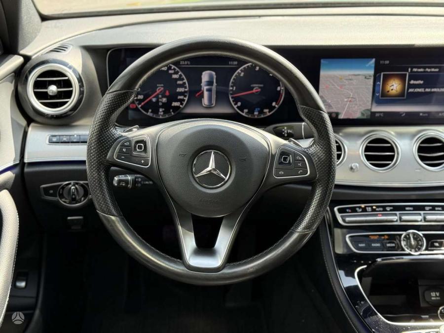 Pelēks Mercedes-Benz E 350 2017 Marijampole, ar dzinēja tilpumu 2.99 L un nobraukumu 183 tūkst. km par 19350 €, foto 27 vietnē AUTOMOTO.COM.LV